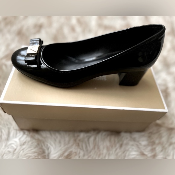 MICHAEL Michael Kors | Shoes | Michael Michael Kors Caroline Pump ...